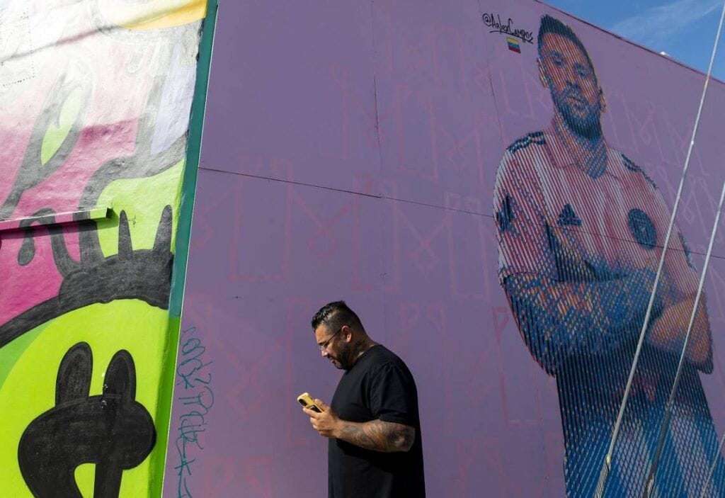 ¿Quiéres visitarlos? Miami llena de murales de Messi tras su fichaje ...